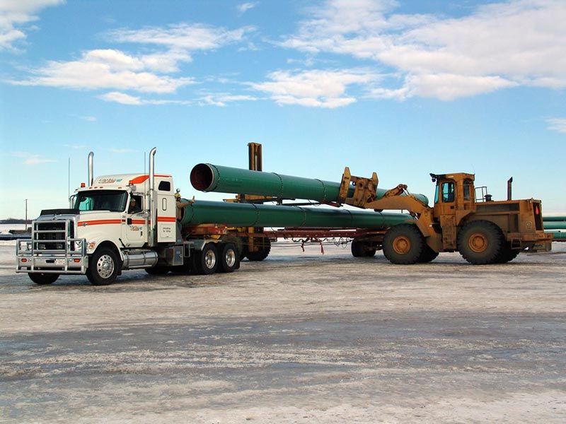 5 Things to Look for in Pipe Hauling in the Oil Field